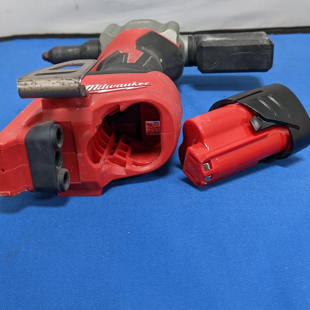 Milwaukee M12BPRT Cordless 12V M12 Li-Ion Pop Rivet Gun - Own4Less